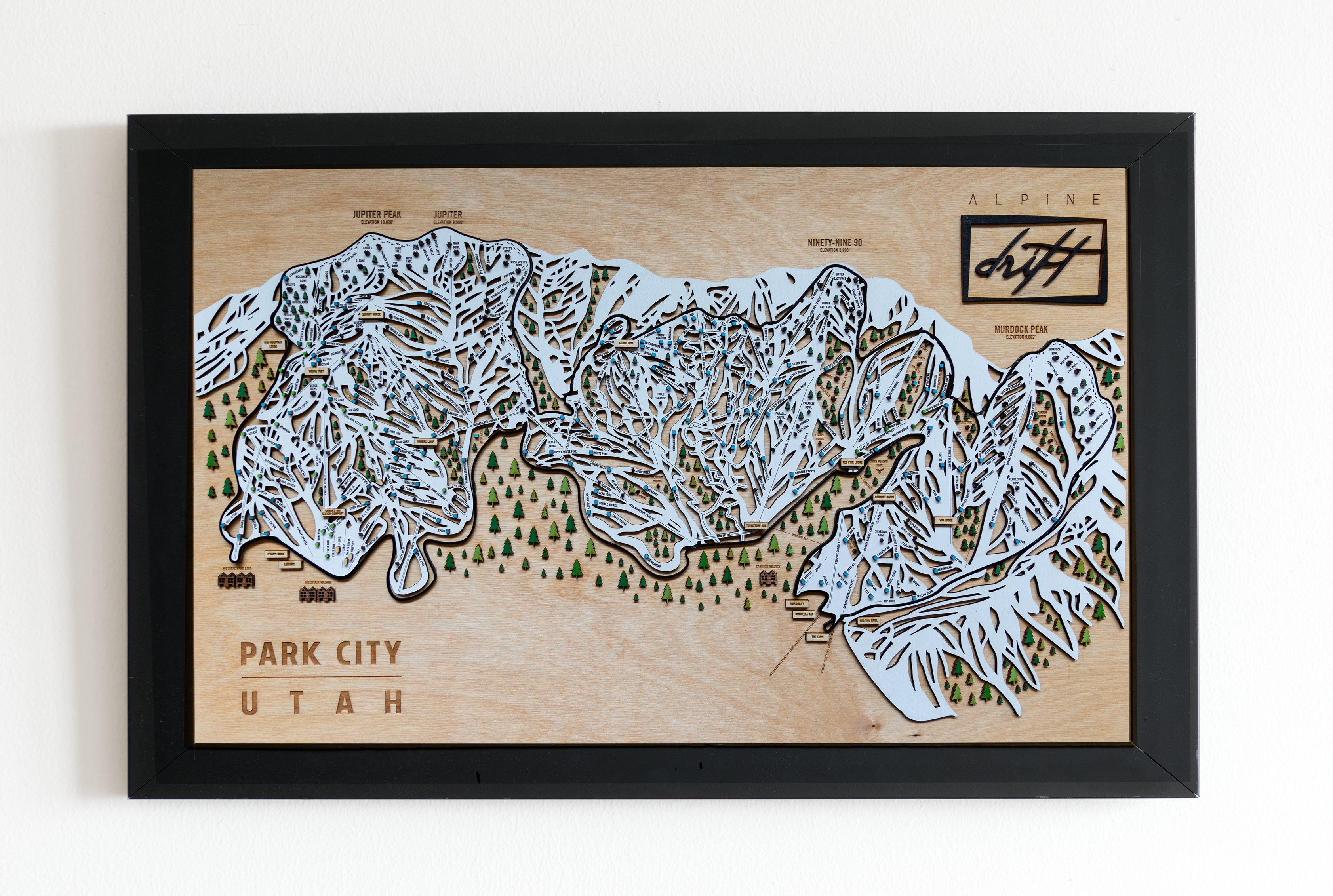 Unique wooden mountain maps for skiers and riders – Alpine Drift